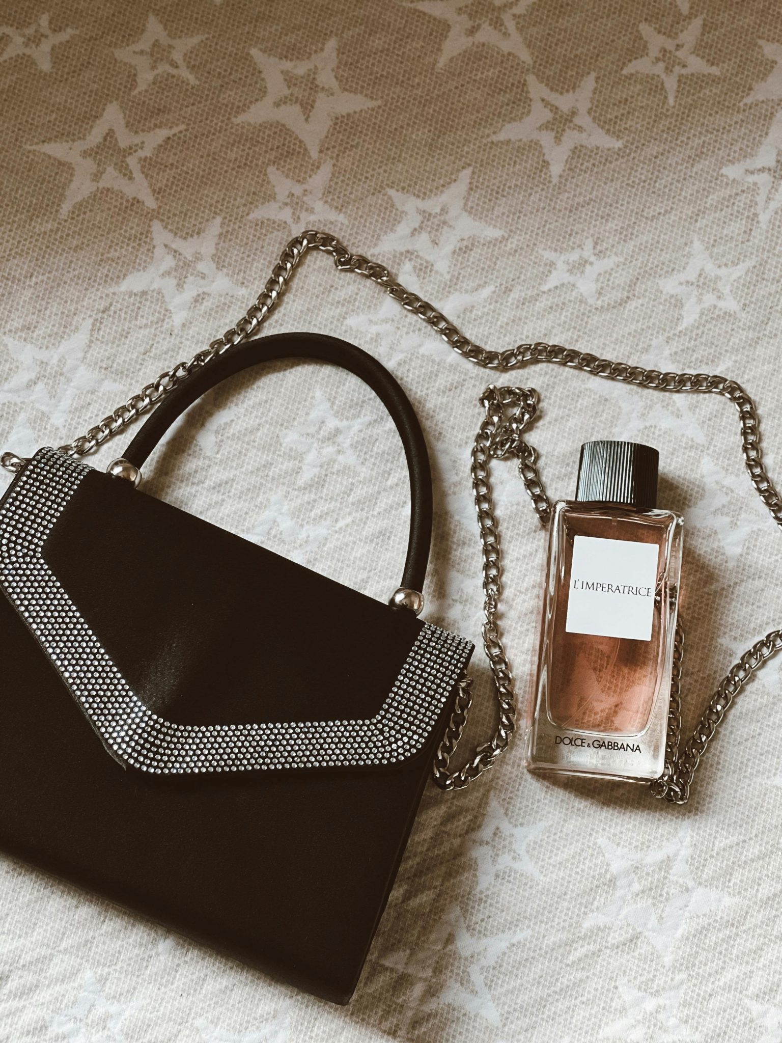 How to Create the Perfect Girly Pink Room (LED Lights Included!)